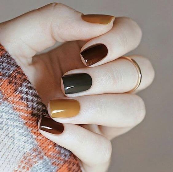 A Chic Take On Festive Fall Nails